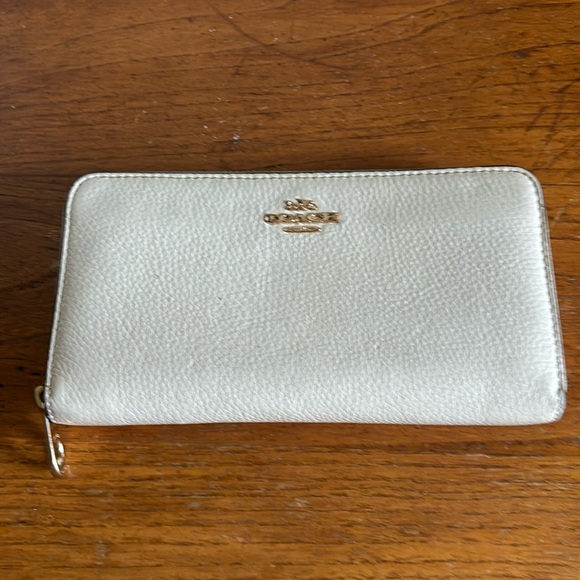 Coach | Bags | Coach Long Zip Chalk Pebble Leather Gold Tone Hardware ...
